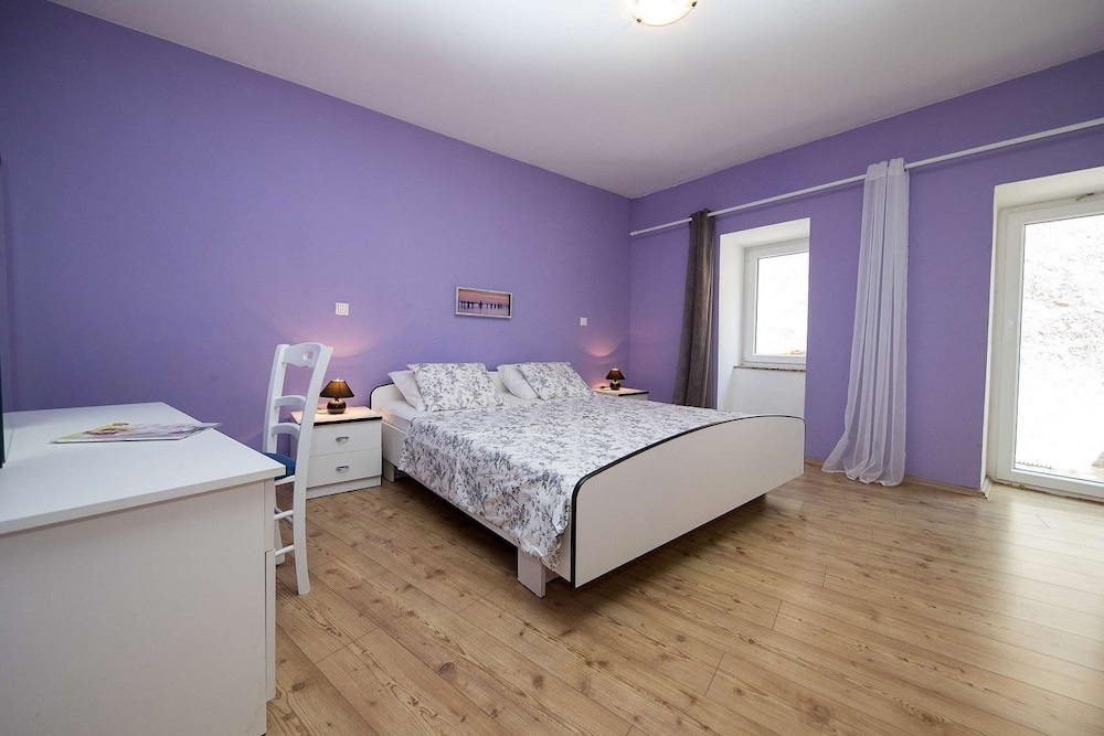 Romantic apartment just 500 metres from the sandy beach with air ...