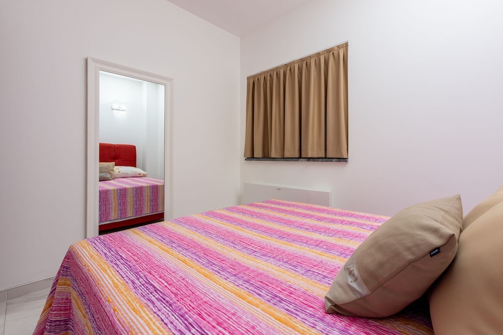 Light-filled apartment with barbecue area, sea view, washing machine ...