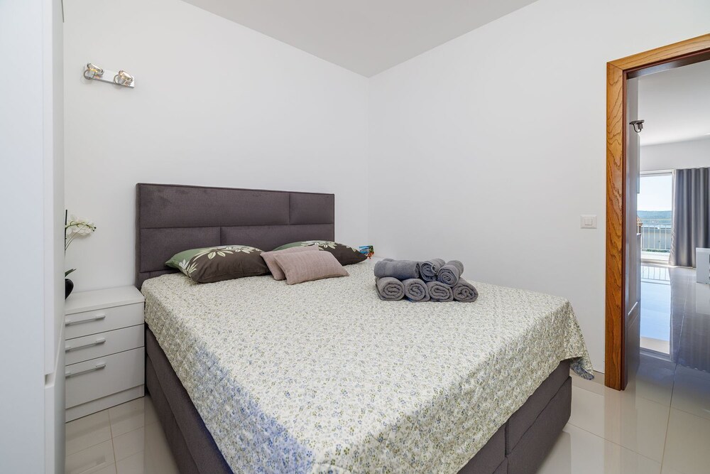 Fascinating apartment with barbecue area, sea view, parking space ...