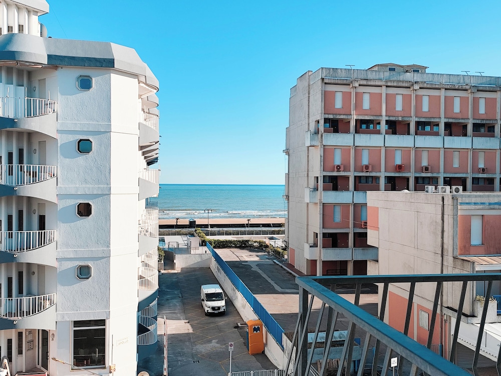 Beachside Studio With Shared Pool - Lido di Jesolo