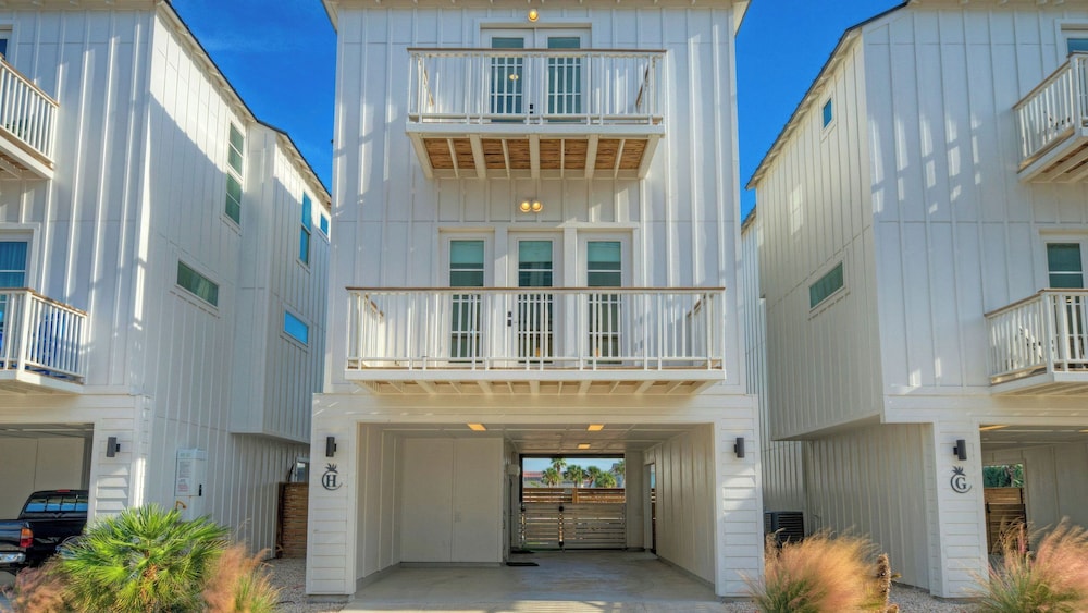 Boardwalk Beach Access, Private Pool & Balcony Dining Coastal Haven By Avantstay - Port Aransas, TX