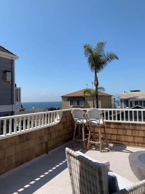 Modern Laguna Home with Ocean View, 2-Min Walk to Victoria Beach ...