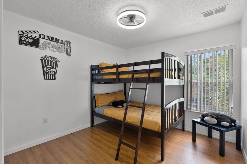 3BR/3BA Townhome with Resort Pool, Clubhouse & Lake – Minutes from ...