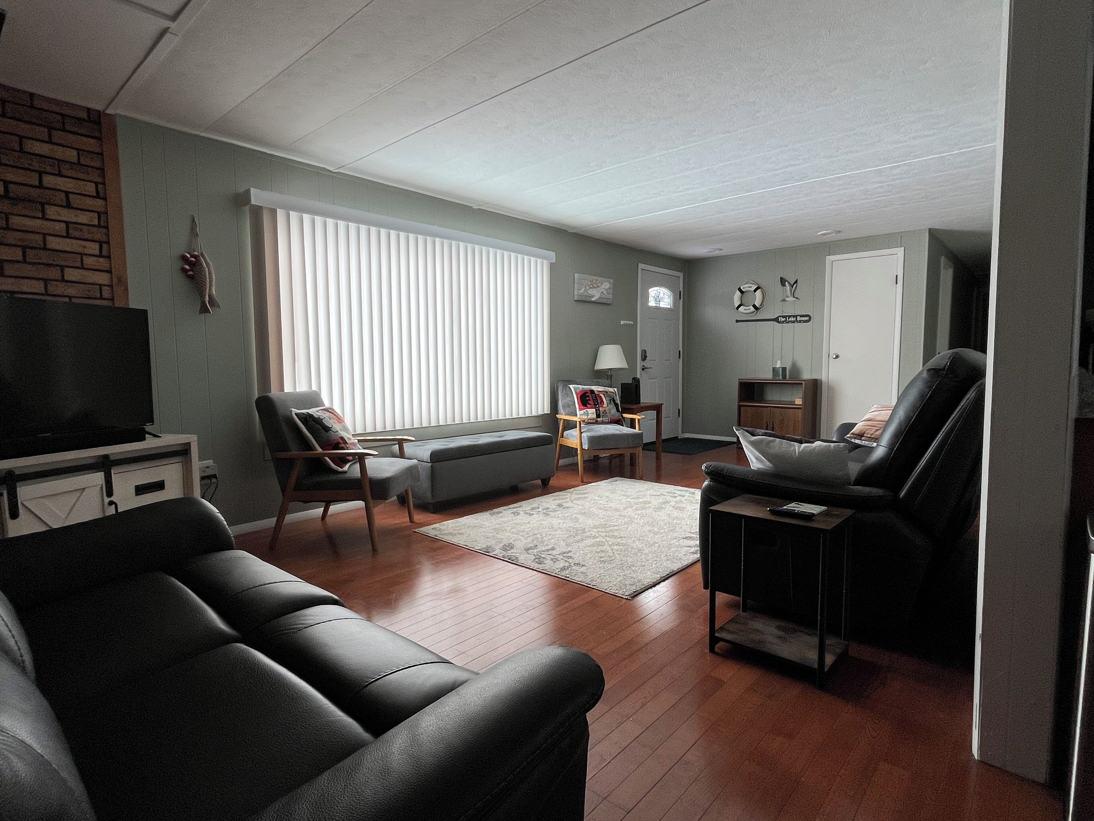 Canal-front 3 Bedroom House With Boat Docking In Indian River - Indian River, MI