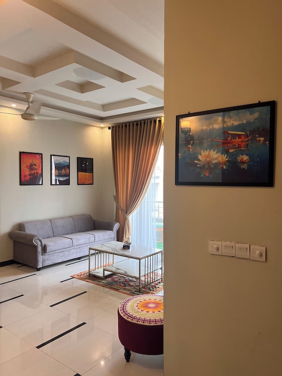 Cozy 2-bedroom Condo In Secured Compound . - 카라치