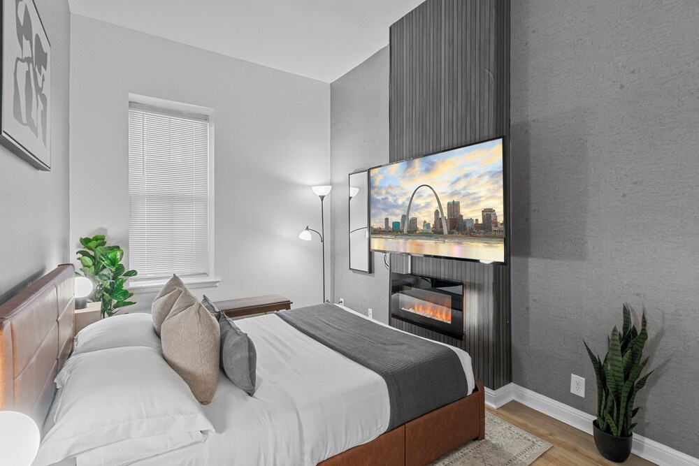 Adorable 1-bedroom apartment with AC in St. Louis Reviews, Deals ...