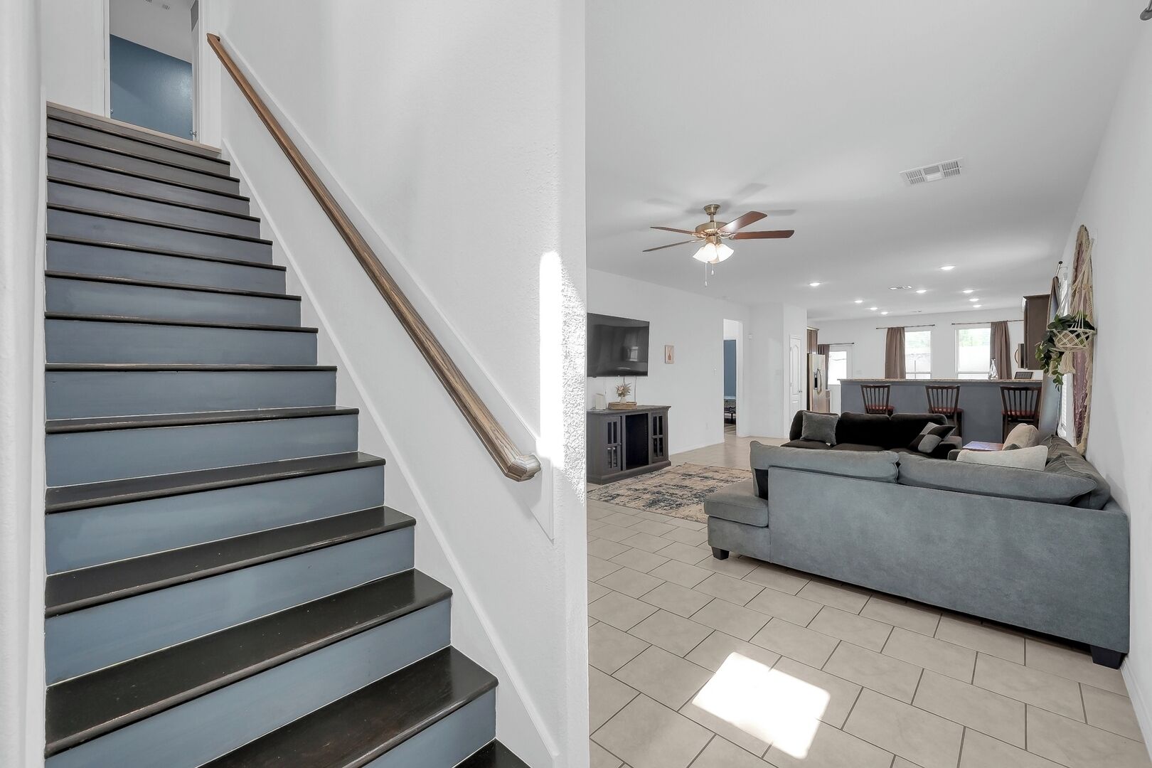 Spacious Stay  Foosball Loft  Sleeps 10 - Humble, TX