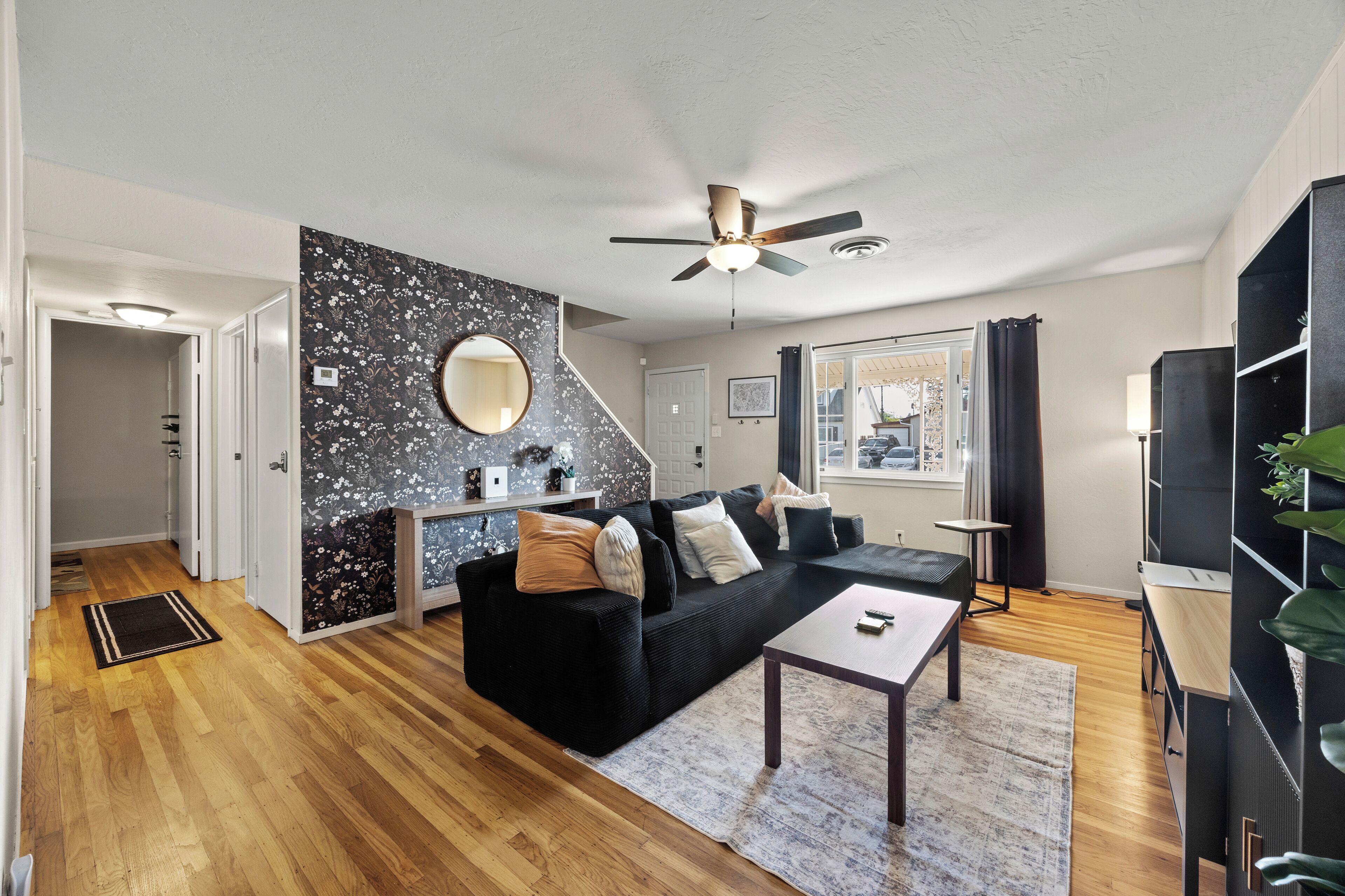 Bright 4br Home  Prime Sacramento Location - Sacramento, CA