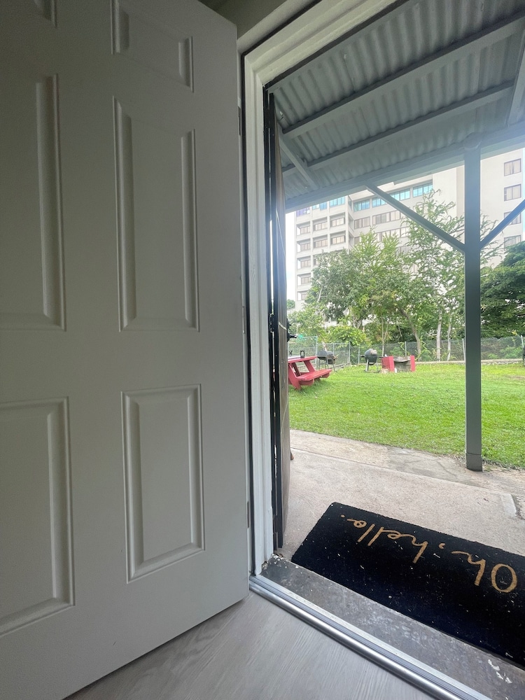 Urban Oasis In Heart Of City-large Yard - Hawaii