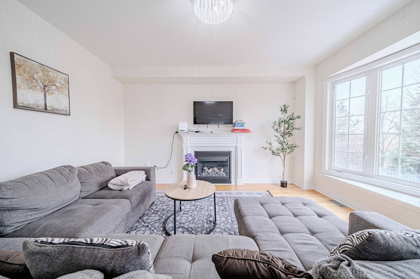 Ravine Getaway | Family & Wedding Retreat Sleeps 20, 3 Kitchens, Nature Views - Caledon