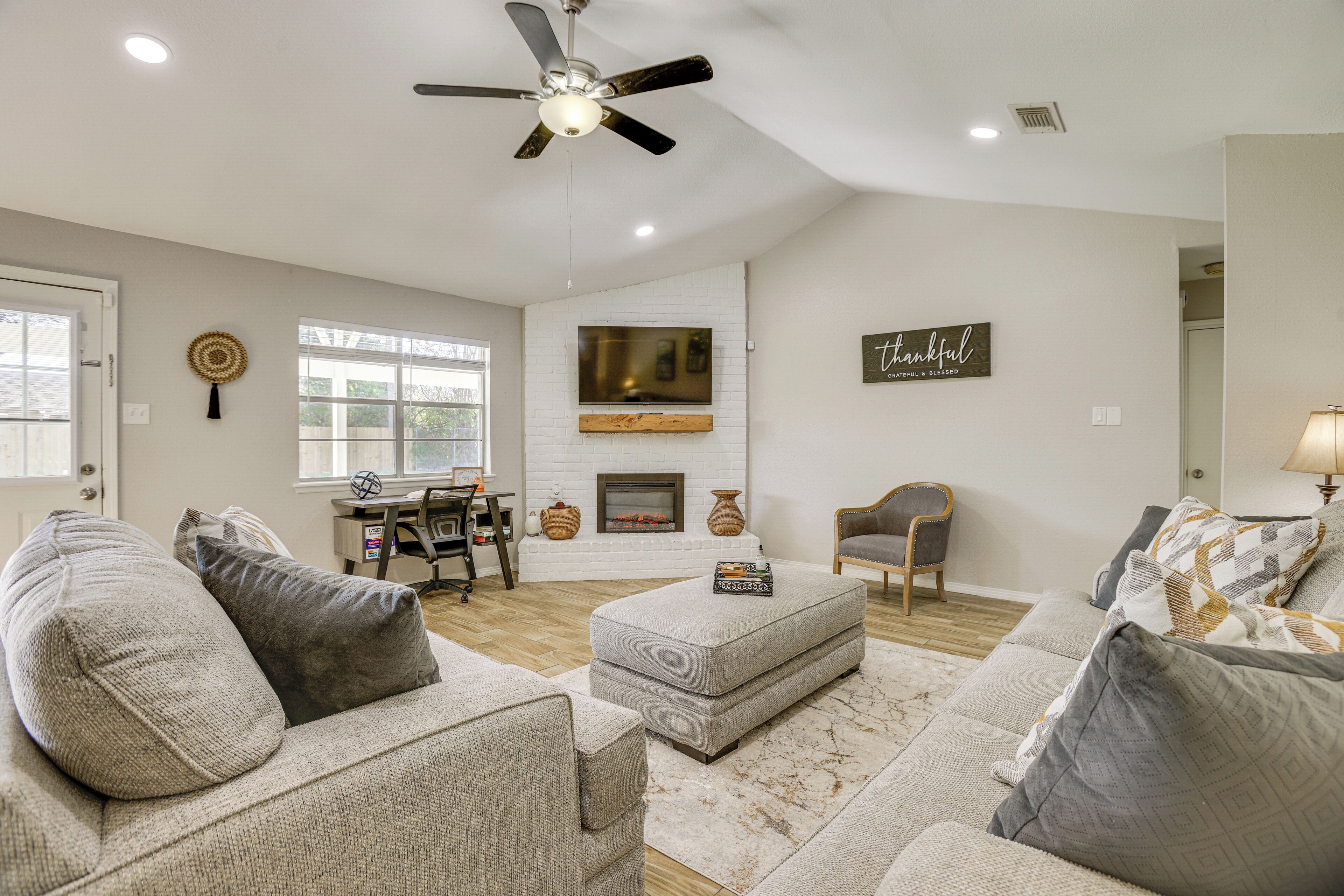 14 Mi To Fifa World Cup! Comfortable 3br, 2ba Home - Pearland, TX