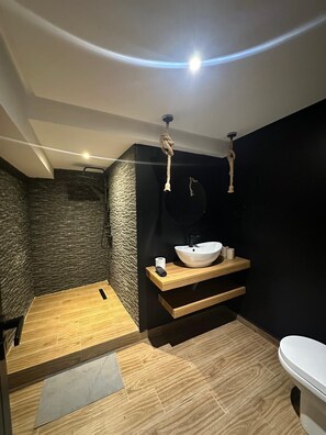 Dúplex Deluxe | Casa de banho | Toalhas fornecidas 