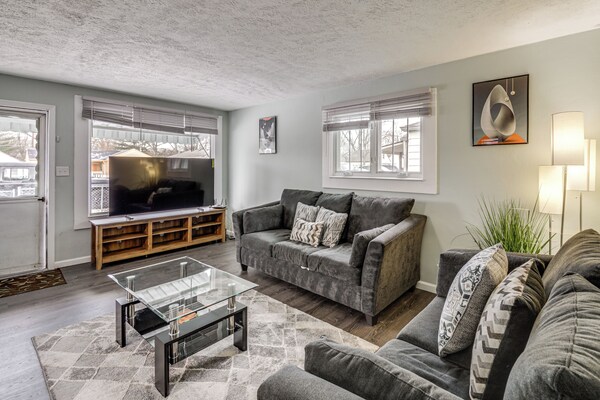 距赛车场2英里！印第安纳波利斯带围栏庭院的家 - Crows Nest