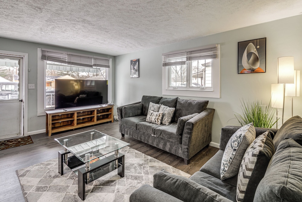 2 Mi To Motor Speedway! Indy Home W/ Fenced Yards - Kota