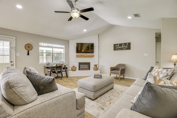 Furnished Patio! Family Home Near Houston Airport! - Houston, TX