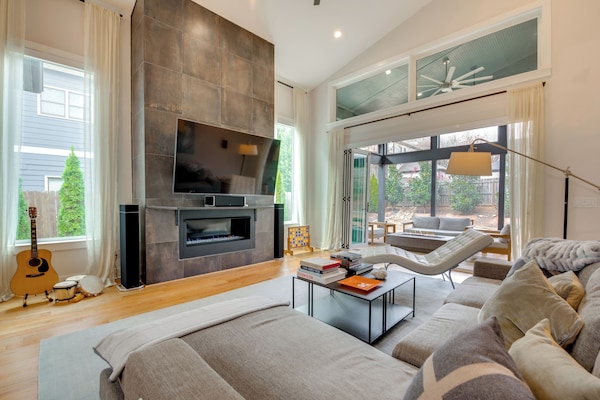 Game Room + Bar: Luxe Atl Getaway Near World Cup - Atlanta, GA