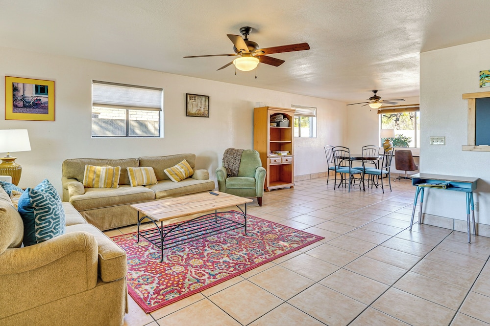 Pet-friendly Yard! Family Home 6 Mi To Dtwn Tucson - Tucson, AZ