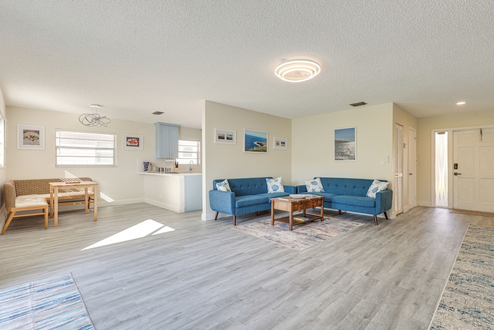 Walk To Shops & Eats, 3 Mi To Beach! Hollywood Gem - Dania Beach, FL