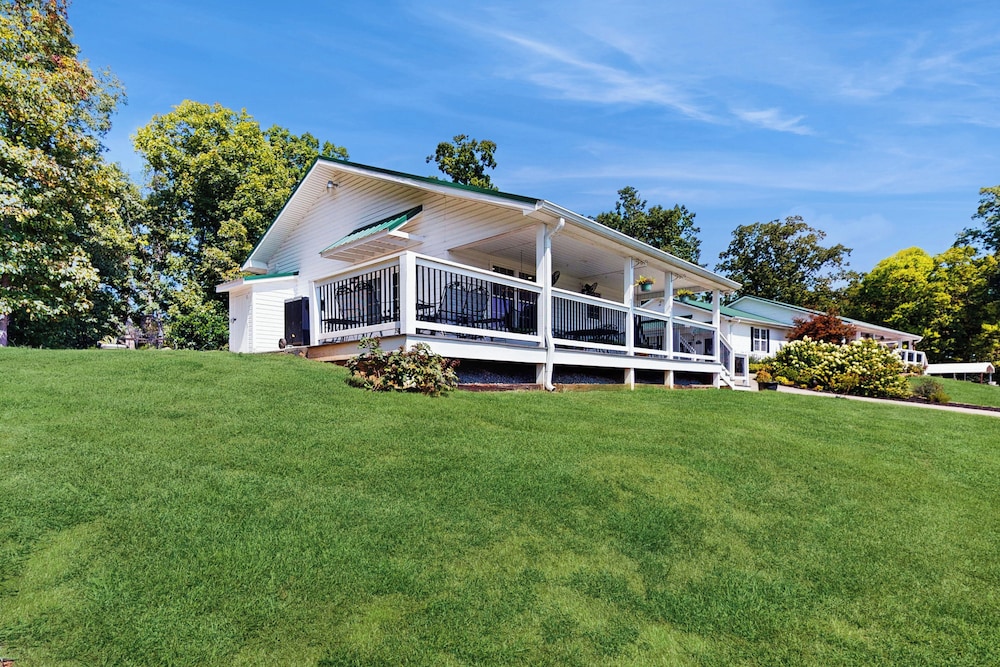 Seymour Home W/ Mountain Views & Wifi - Knoxville, TN