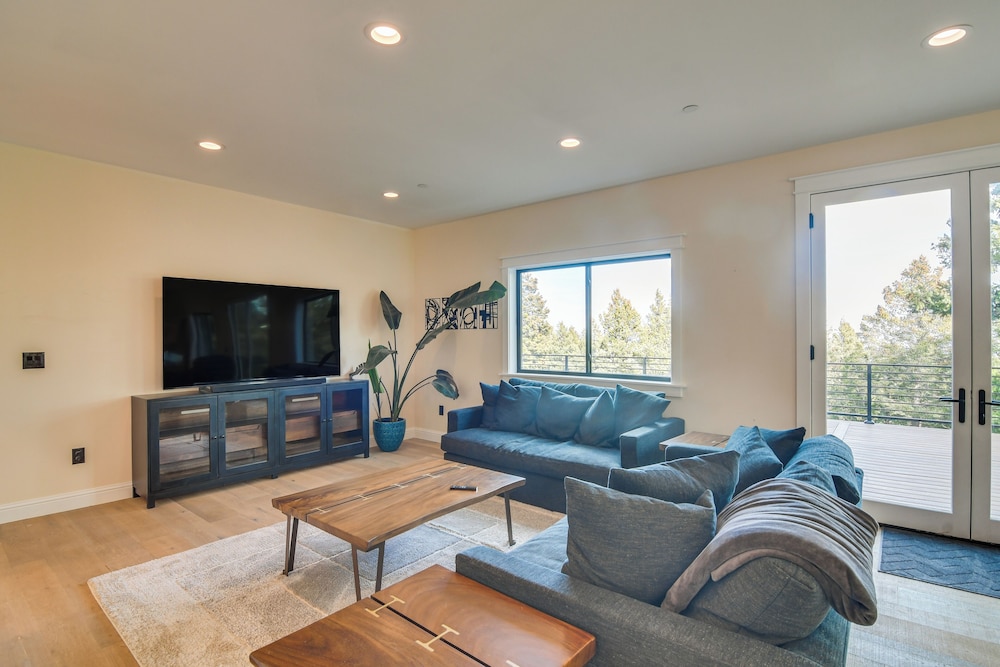 Great For Gatherings! Evergreen Getaway W/ Hot Tub - Evergreen, CO