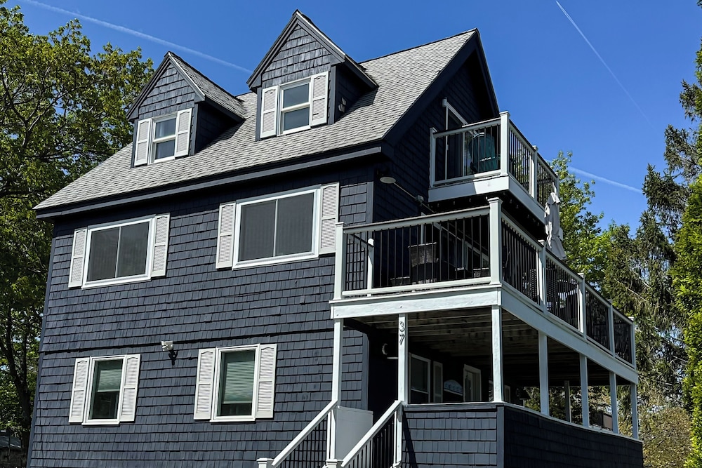 4br Coastal Home W/ Foosball, Deck, & Nearby Beach - York, ME