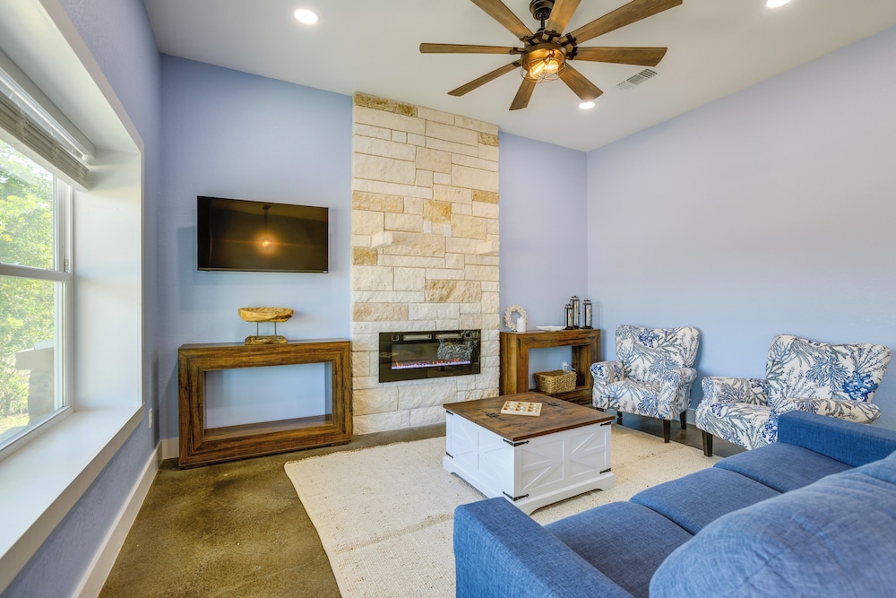 8 Mi To Gulf! Newly Built Townhome In Matagorda - Matagorda, TX