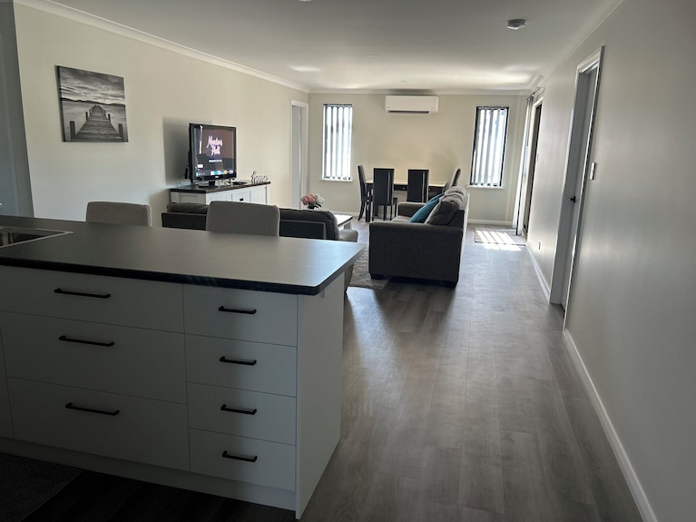 Modern Family Home In Albany \Nclose To Cbd & Beaches - Albany