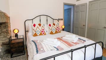 4 quartos, com decoração personalizada, com mobília individualizada