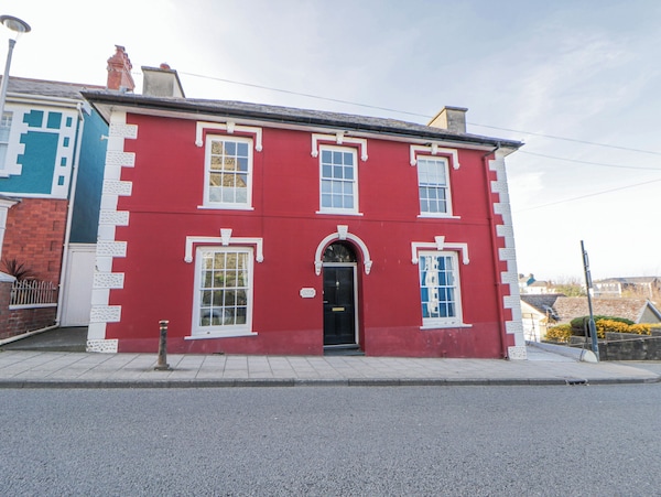 Island House - Aberaeron