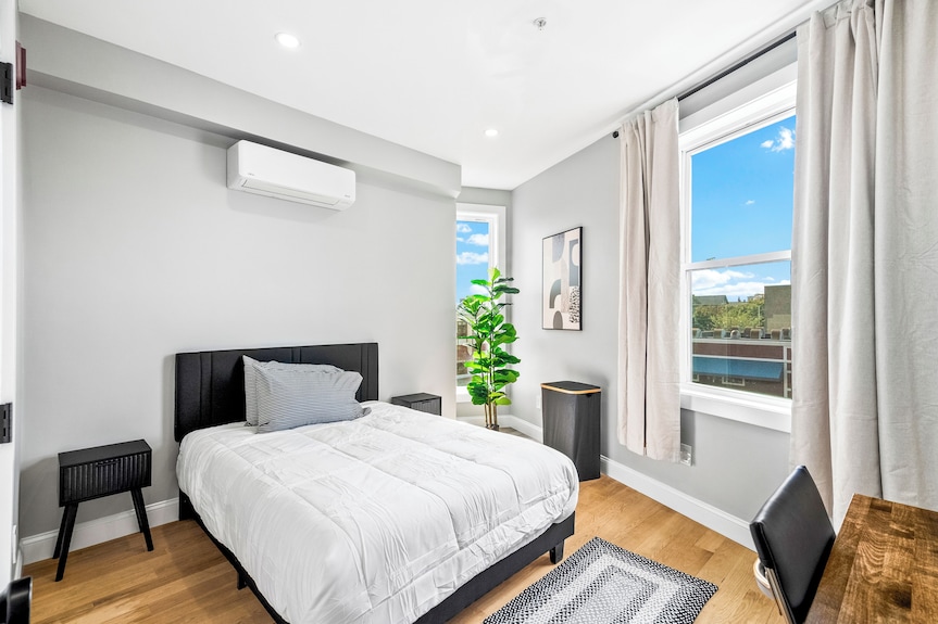 Modern 2-bedroom Gem In Charming Downtown Providence - Cranston, RI