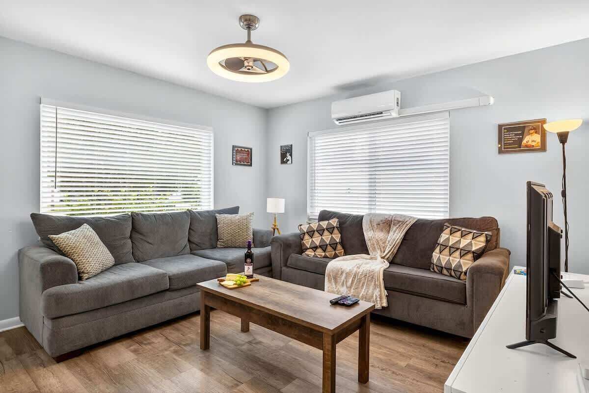 4br Tampa Oasis: 2 Gazebos Near Midtown & Stadium - Tampa Airport (TPA)