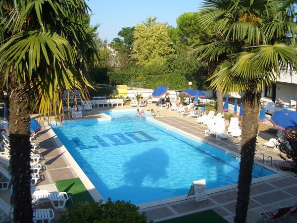Modern Apartment With Pool - Veneza