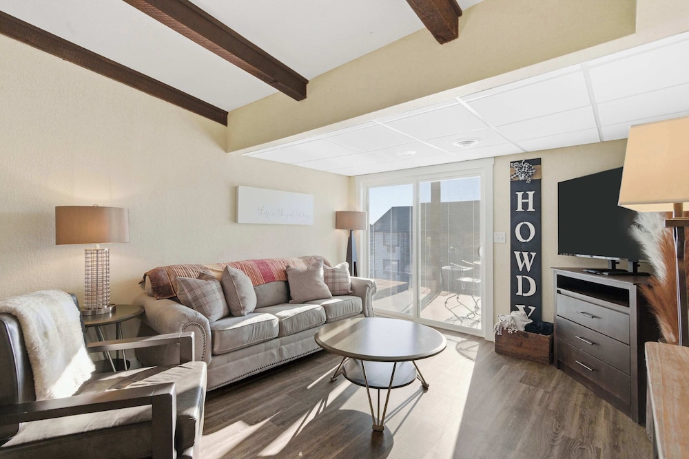 Lakin It Easy! Condo For 2 - Kimberling City, MO