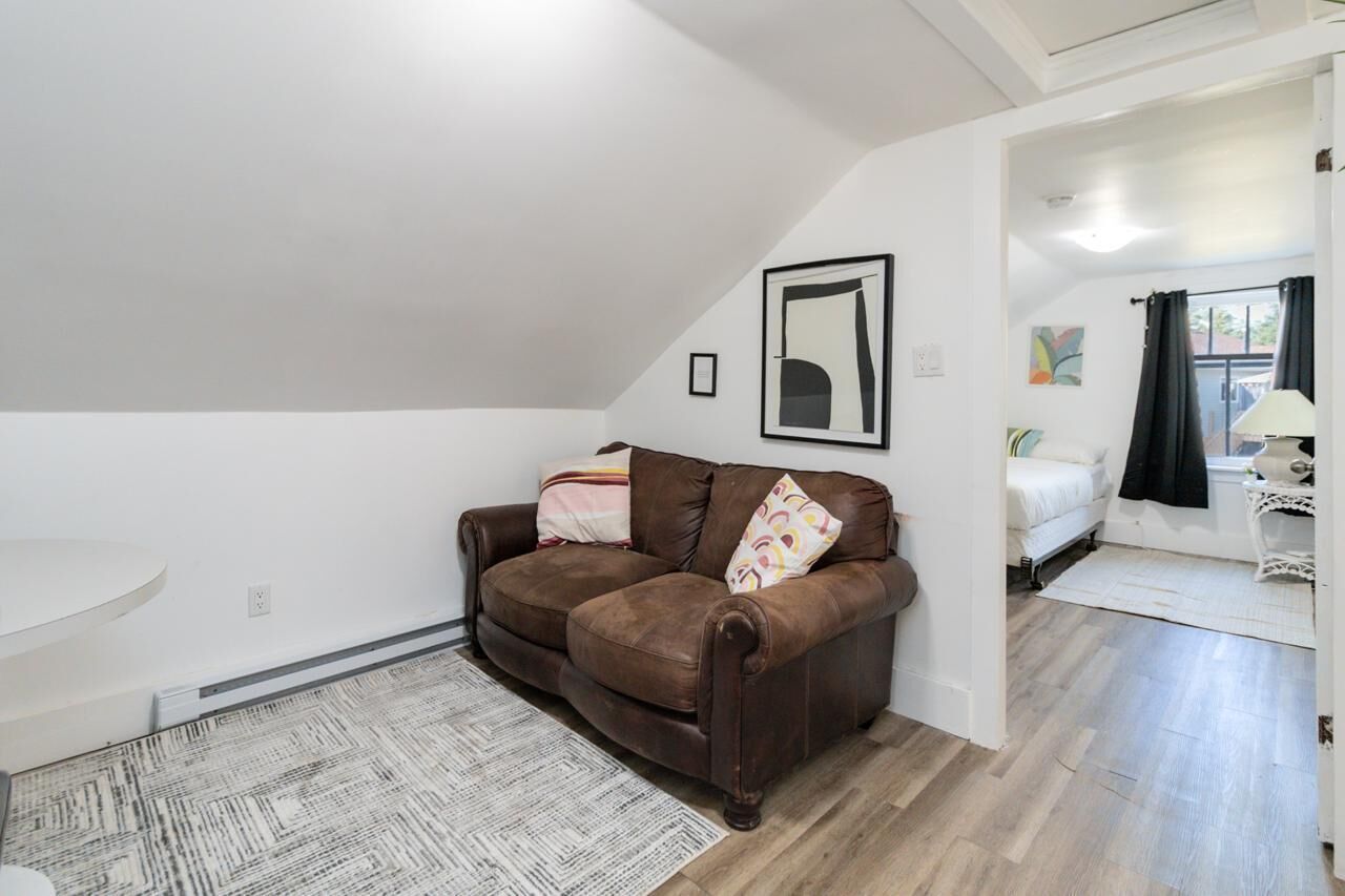 Bright & Cozy 2-bedroom House - Clean, Comfortable, And Well-located - Prince Edward Island