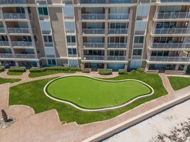 Apartamento em Condomínio Fechado, várias camas (Sandpiper 611) | Exterior