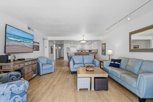 Condo, várias camas (Sandpiper 611) | Área de estar