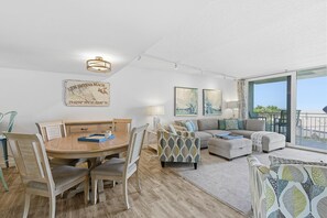 Apartamento em Condomínio Fechado, várias camas (Coronado Towers 104) | Sala de estar