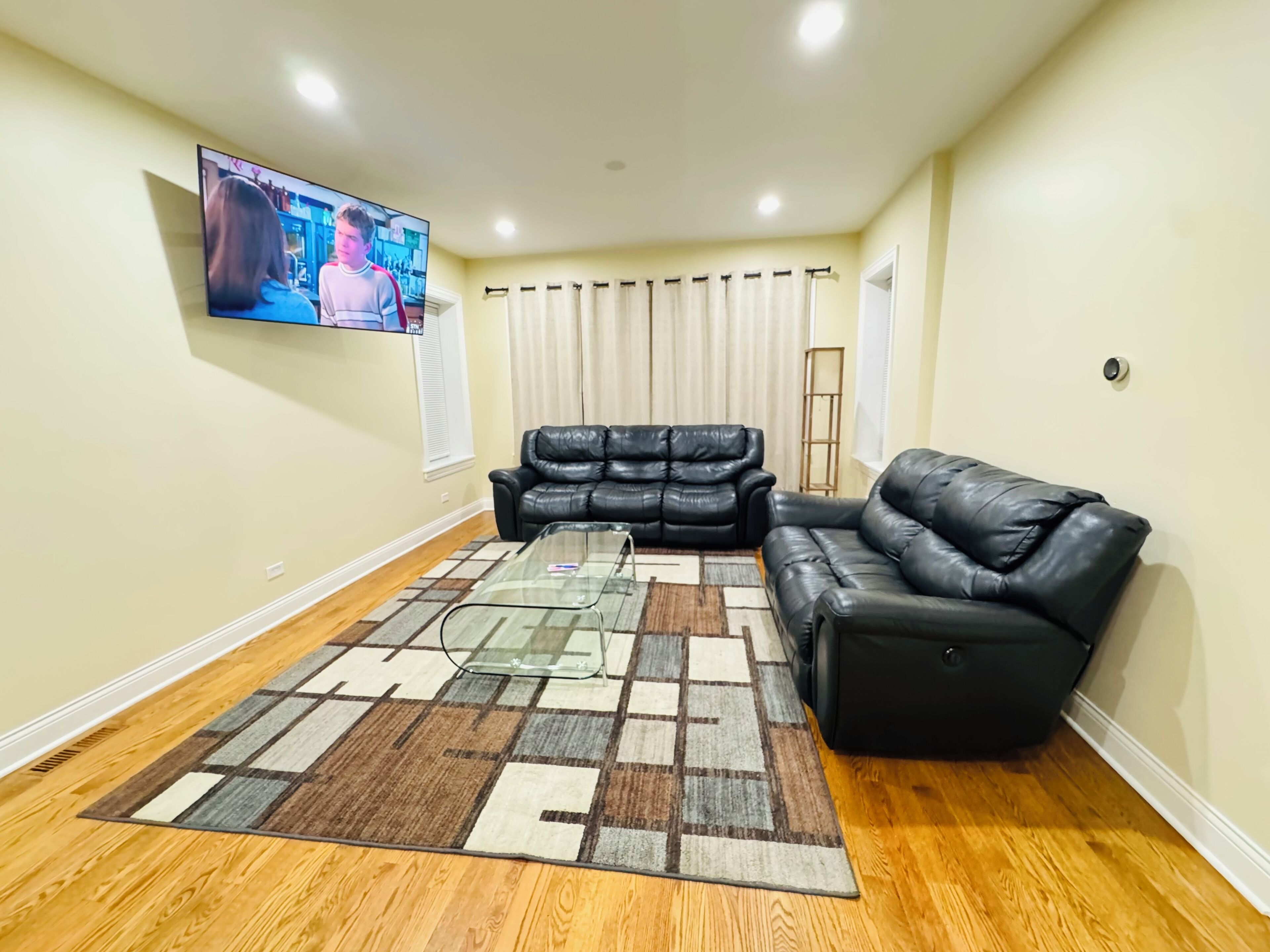 Lovely 2-bedroom Apartment With Ac & Laundry - Chicago, IL