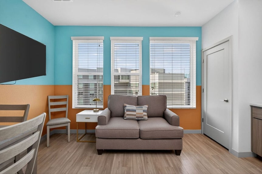 Modern Studio Apt Near Asu | Pool, Gym & Workspace - North Shore Beach, AZ