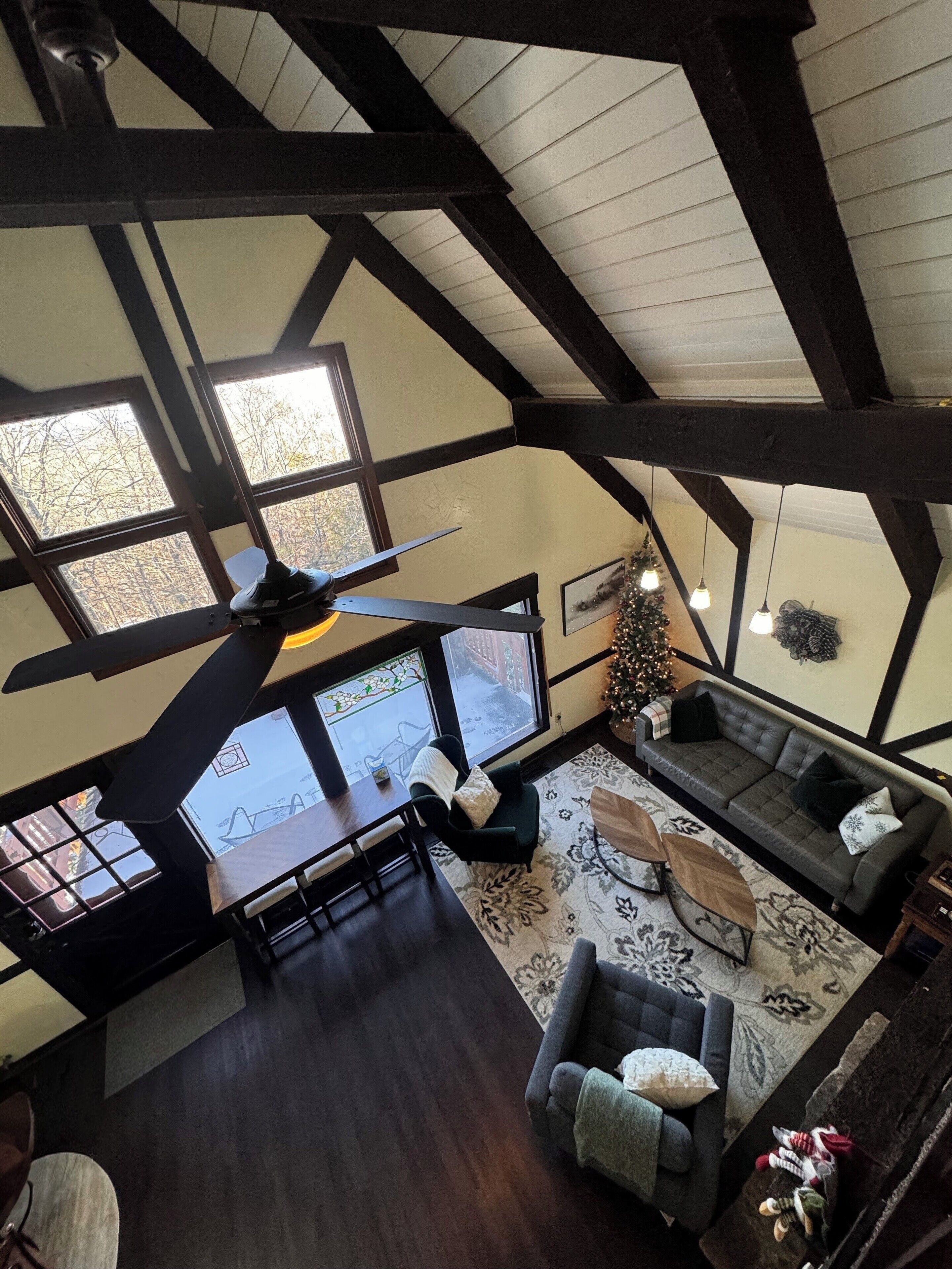 4/2 Beech Mountain Chalet With Views, Theater, Game Room, Fire Pit, Near Slopes! - Beech Mountain, NC