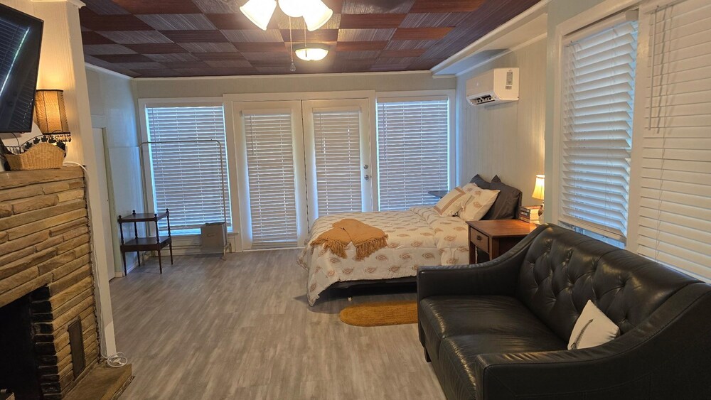 Cozy Studio close to fun in Tulsa - Tulsa | Vrbo