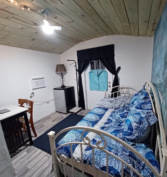 Private Cozy Bed N Shower Cabin In Marvelous Jacksonville - Florida