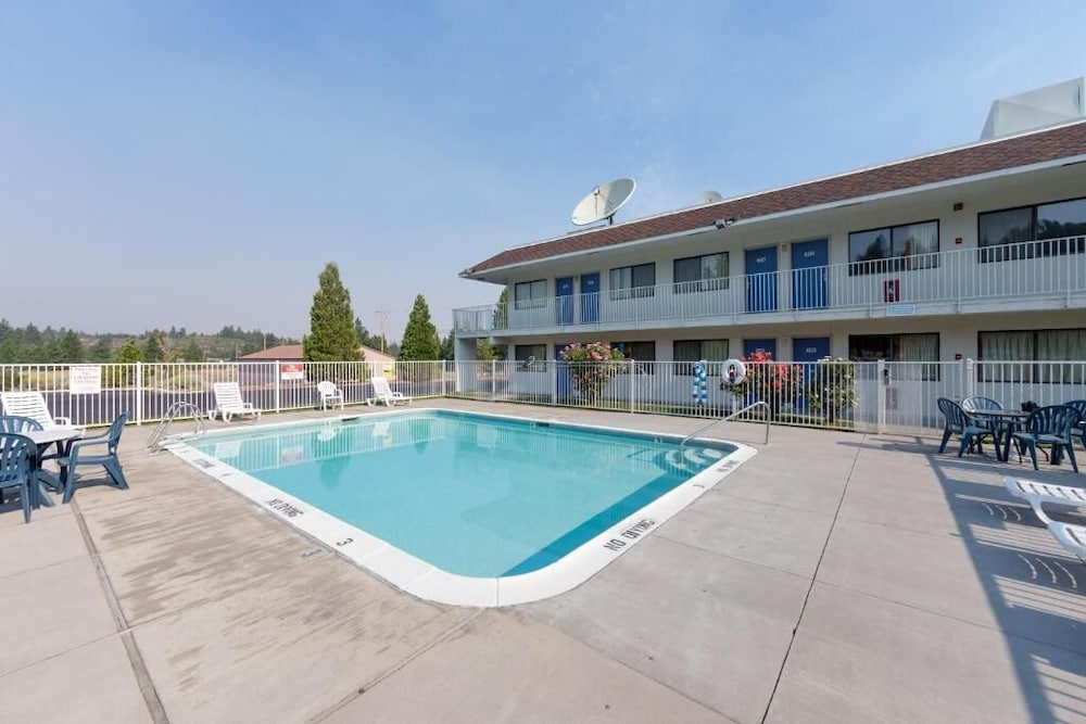 Shasta Vista Inn & Suites - Mount Shasta, CA