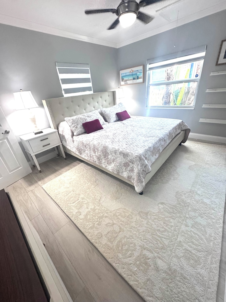 Charming 3-bedroom house short walk to Las Olas hot spots and 2 miles ...