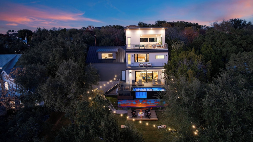 Lake Austin Views W/ Pool, Firepit, Deck & Game Room Sundown Social By Avantstay - Lakeway, TX