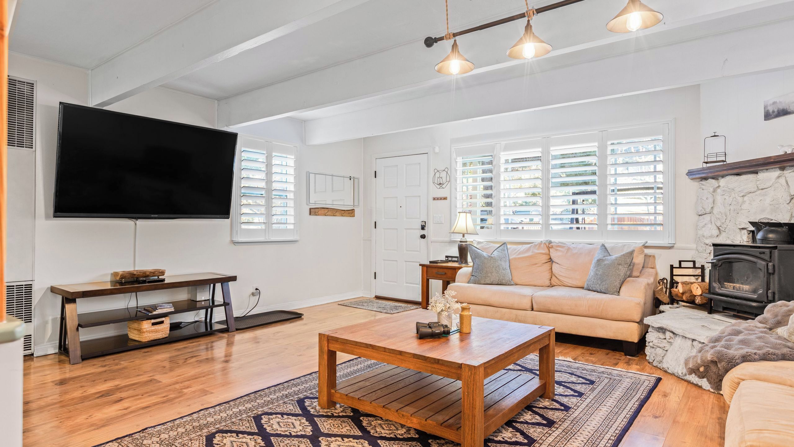 Casa (2 Bedrooms) | Área de estar | TV, lareira