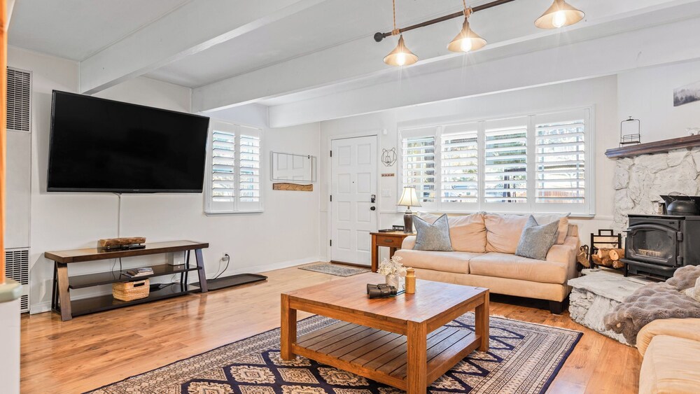 Cozy Big Bear Cabin W/ Hot Tub, Firepit & Fireplace Near The Lake Pineview Haven - Big Bear, CA