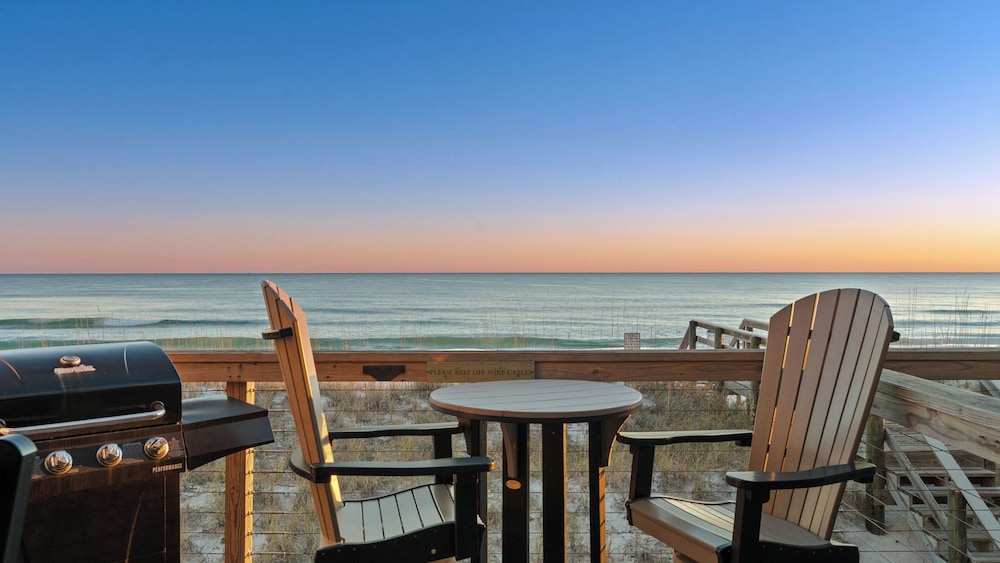 Beachfront Townhome With Instant Access To Beach Beachside Kisses By Avantstay - Fort Walton Beach, FL