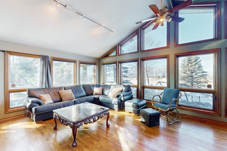 Riverfront Retreat With Seasonal Heated Pool, Beach Access, Jetted Tub & Firepit - 와사가 비치