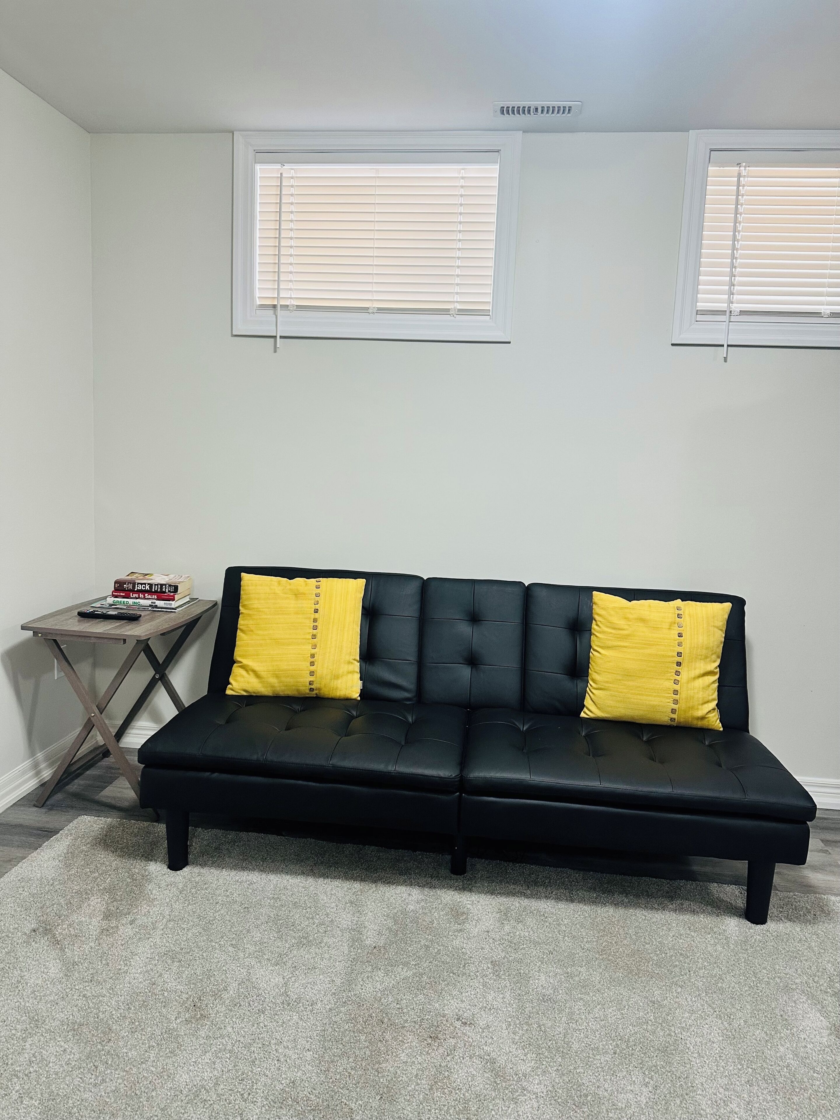 Sky Cove | Modern Comfort, Simple, Cozy, Central - Ontario